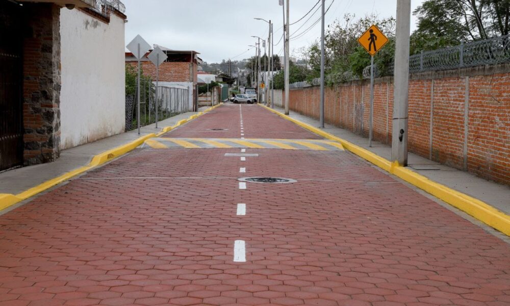 Mundo Tlatehui entrega y arranca obra de adoquinamiento en San Rafael ...