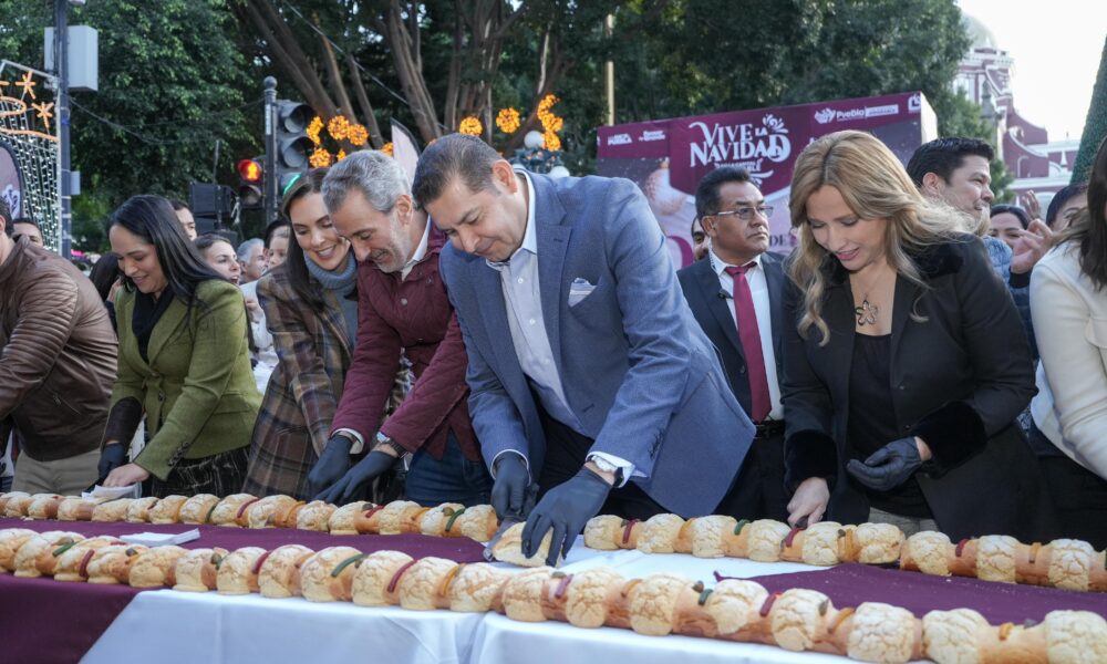 Multitudinaria partida de Rosca Monumental en el Zócalo de Puebla ...
