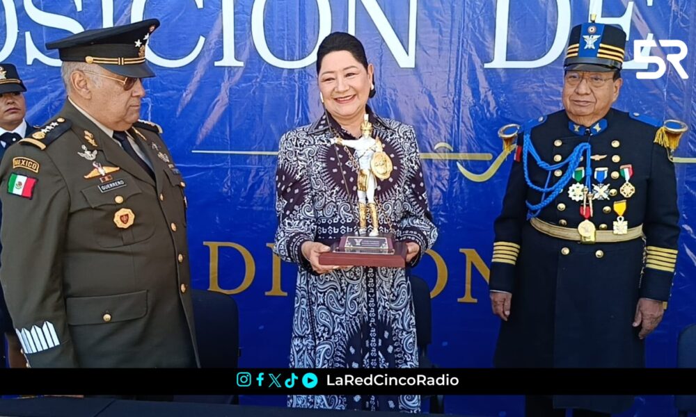 Coral Castillo de Cañedo es condecorada por su liderazgo en medios